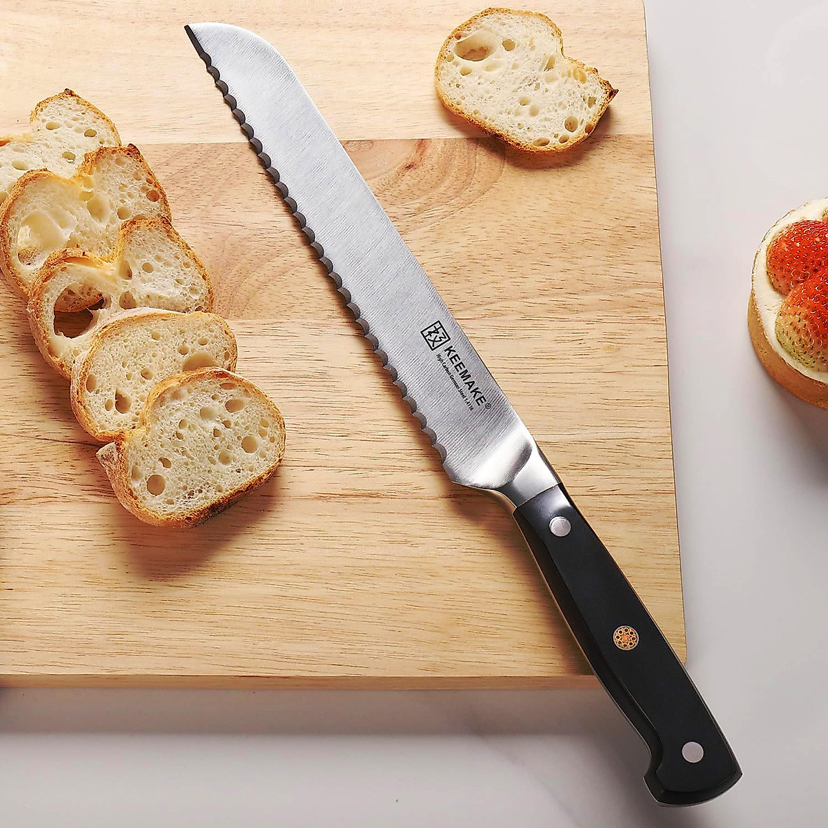 KEEMAKE Bread Knife 8 Inch, Serrated Knife for Sourdough Bread, High Carbon Stainless Steel Razor Sharp Bread Slicing Knife, Professional Cutting Knife for Homemade Bread, Bagels, Cake