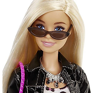 Barbie Advent Calendar with Barbie Doll (12-in), 24 Surprises Including Day-to-Night Trendy Clothing & Accessories, Festive Holiday Themed Packaging for Kids 3 to 7 Years Old