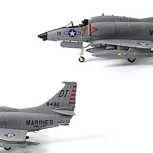 NUOTIE 1/72 A-4 Skyhawk Attack Pre-Build Diecast Metal Aircraft Model Kits U.S. Marine Corps Replica Military for Display Collection or Gift（VMA-242 1st Maw）