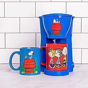 Uncanny Brands Peanuts Single Cup Coffee Maker Gift Set with 2 Mugs