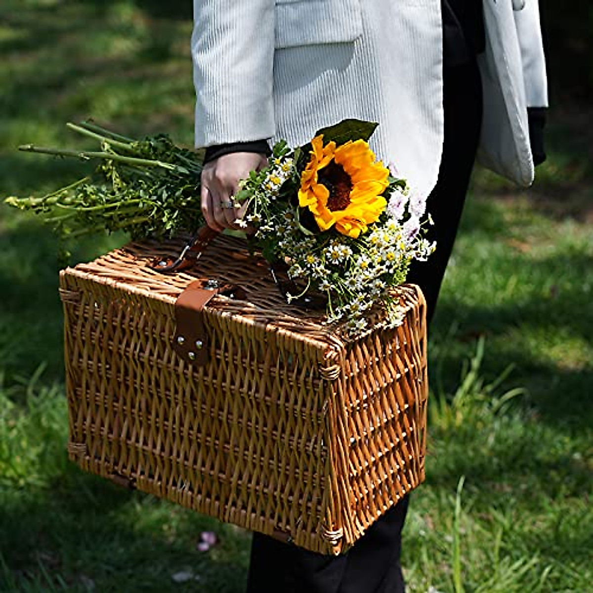 Wicker Picnic Basket for 2, Handmade Willow Hamper Basket Sets 2 Person Picnic Basket with Utensils Cutlery Perfect for Picnic, Camping