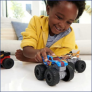 Hot Wheels Monster Trucks Roarin’ Wreckers, 1 1:43 Scale Truck with Lights & Sounds, Plays Truck's Theme Song, Toy for Kids 3 Years Old & Older