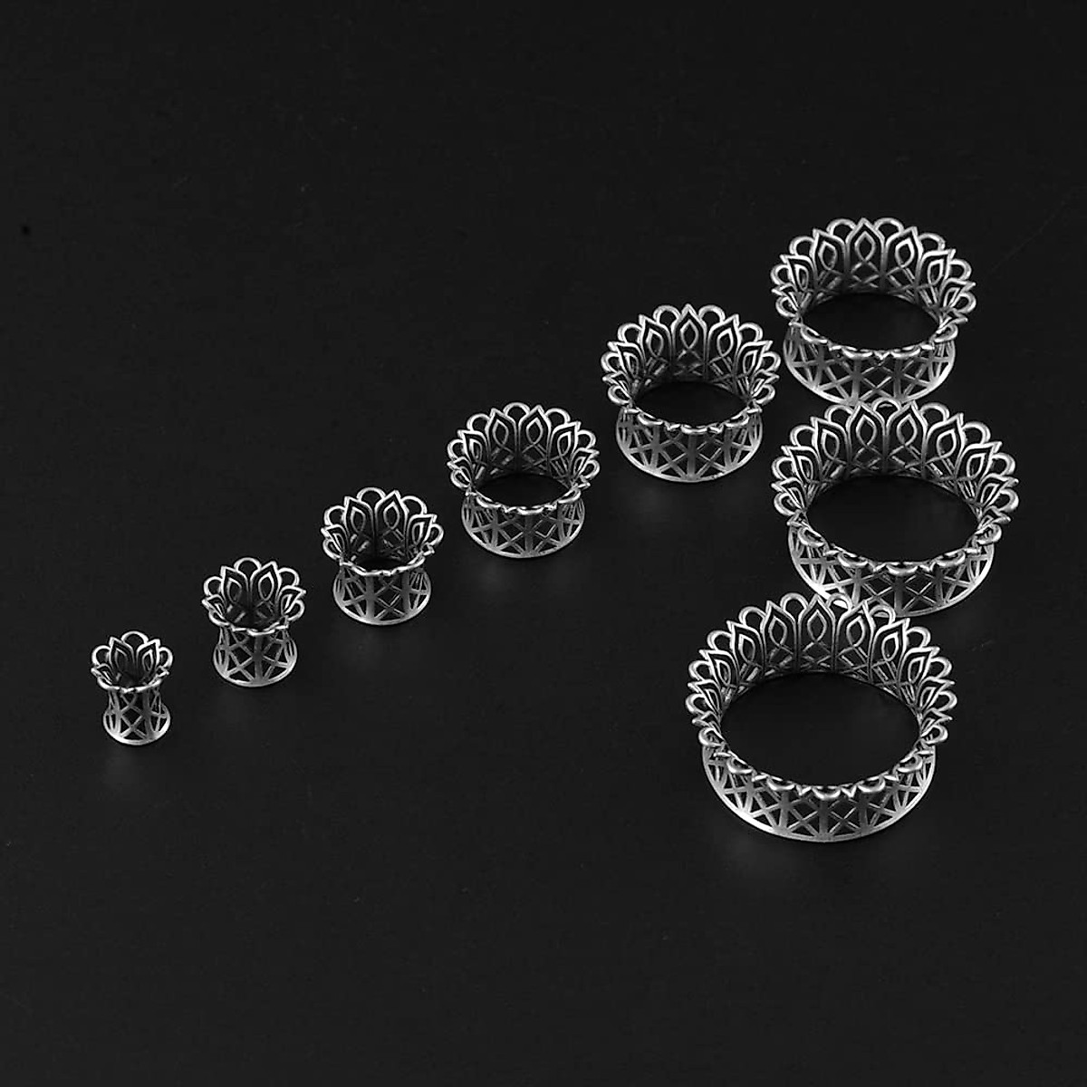 PUNKYOUTH 2PCS Ear Gauges Plugs Hollow Floral Single Flared Tunnels Fashion Expander Stretcher Piercings Brass Gauge Earrings 2g-1"