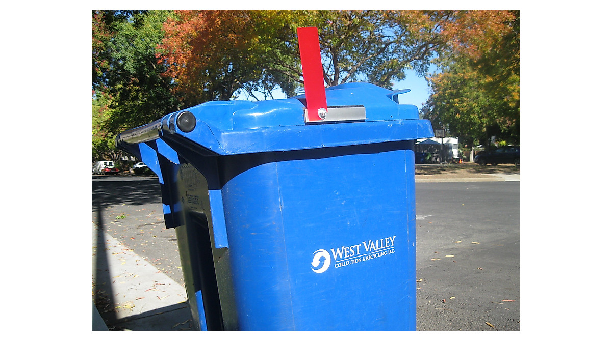 Trash Bin Alert Flag - Simplify Curbside Pickup