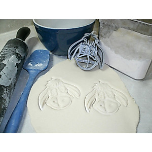 WINNIE THE POOH THEMED CARTOON BOOK TIGGER EEYORE PIGLET SET OF 4 COOKIE CUTTERS MADE IN USA PR493