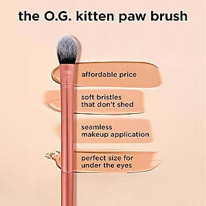 Real Techniques Brightening Concealer Makeup Brush, Viral Kitten Paw Brush Conceals Under Eyes, & Imperfections, Cover Dark Circles, For Brightener & Concealer, RT 242 Brush, Cruelty-Free, 1 Count