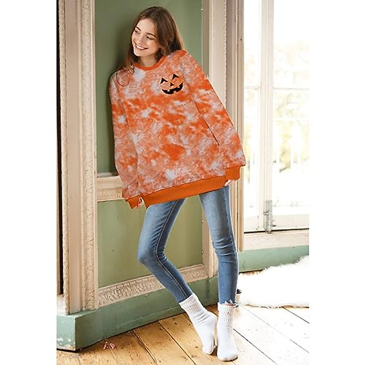 KORADIOR Halloween Sweatshirt Women Pumpkin Face Pullover Pumpkin Lantern Shirt Tee Casual Long Sleeve Top Orange