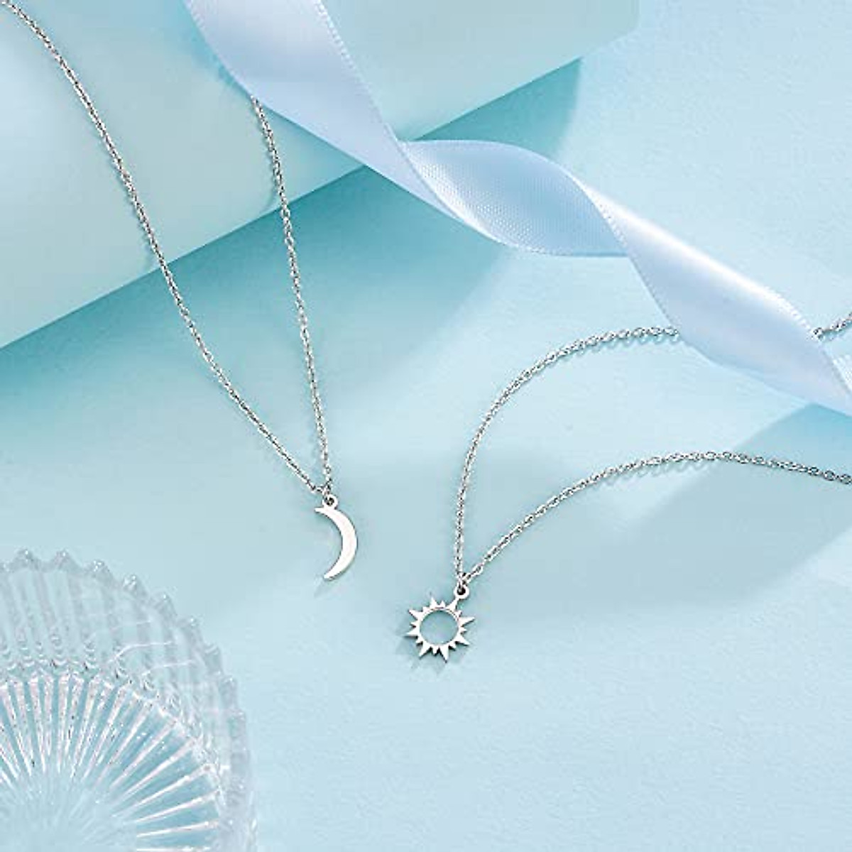 Shonyin Sun Moon Best Friend Necklaces for Women 2 Besties Friendship Pedant Necklaces Jewelry Gifts for Teen Girls Sister