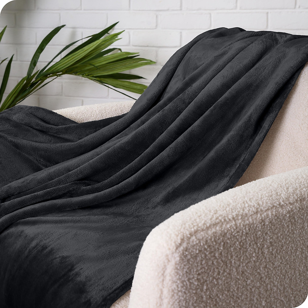 Bare Home Fleece Blanket - Twin/Twin Extra Long Blanket - Black - Lightweight Blanket for Bed, Sofa, Couch, Camping, and Travel - Microplush - Ultra Soft Warm Blanket (Twin/Twin XL, Black)