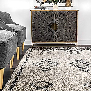 nuLOOM Mira Moroccan Diamond Shag Area Rug, 5' 3" x 7' 7", Off-white