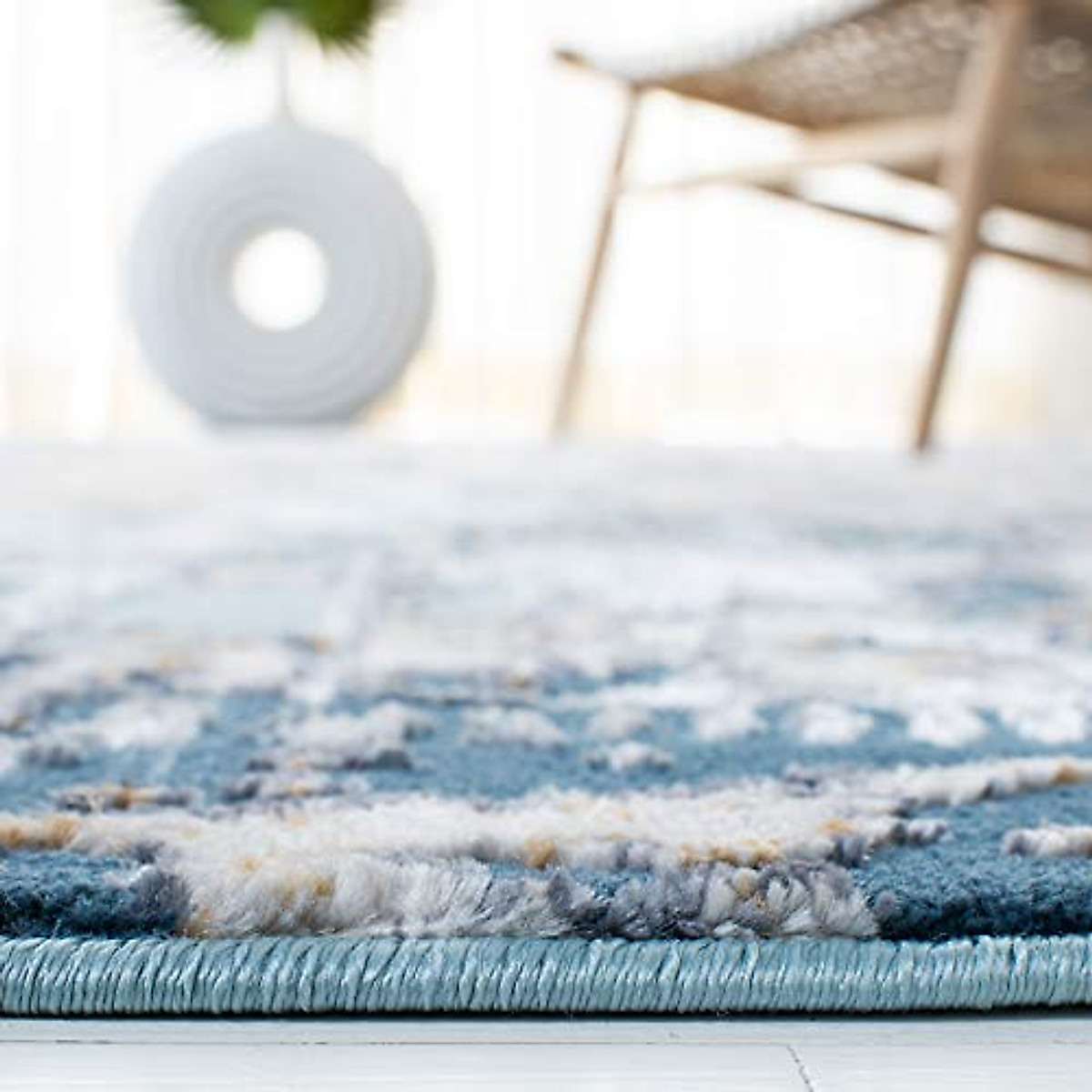 SAFAVIEH Lagoon Collection 5'5" x 7'7" Blue/Gold LGN174M Distressed Non-Shedding Living Room Bedroom Dining Home Office Area Rug