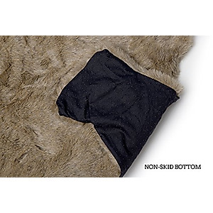 Carstens Plush White Tail Deer Animal Rug, Large