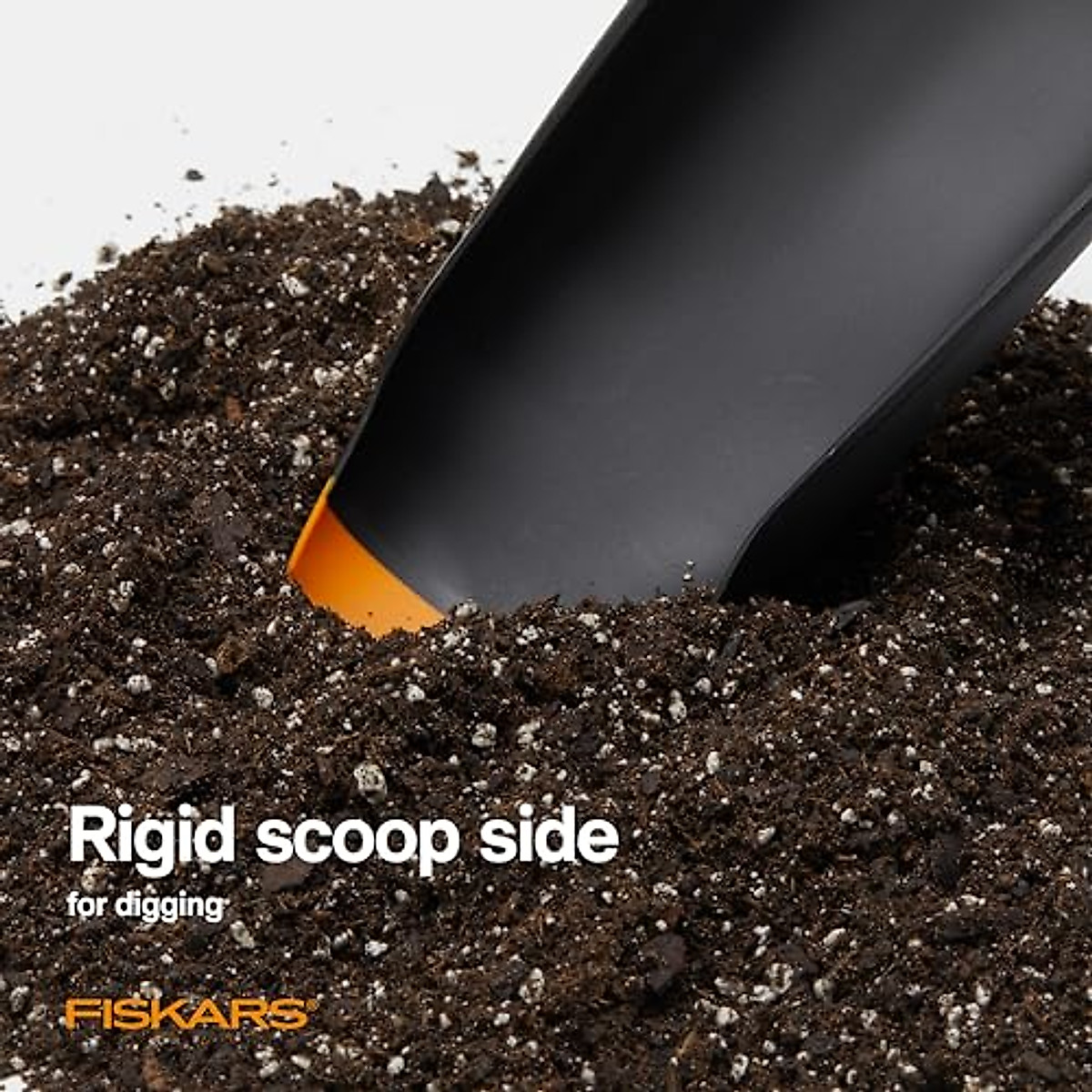 Fiskars Planting Soil Scoop and Brush Set Garden Tool for Indoor Gardening, Mess Control for Transplanting and Repotting, Made with Recycled Plastic