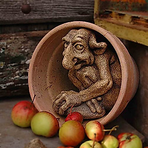 QNQA Gothic Gargoyle Statue,Friendly Troll Resin Sculpture,Personalise Figurine Garden Decor Indoor Outdoor Gnomes Statue for Flowerpot Patio Halloween Ornament,Sitting with hands on feet,5Inch 13cm