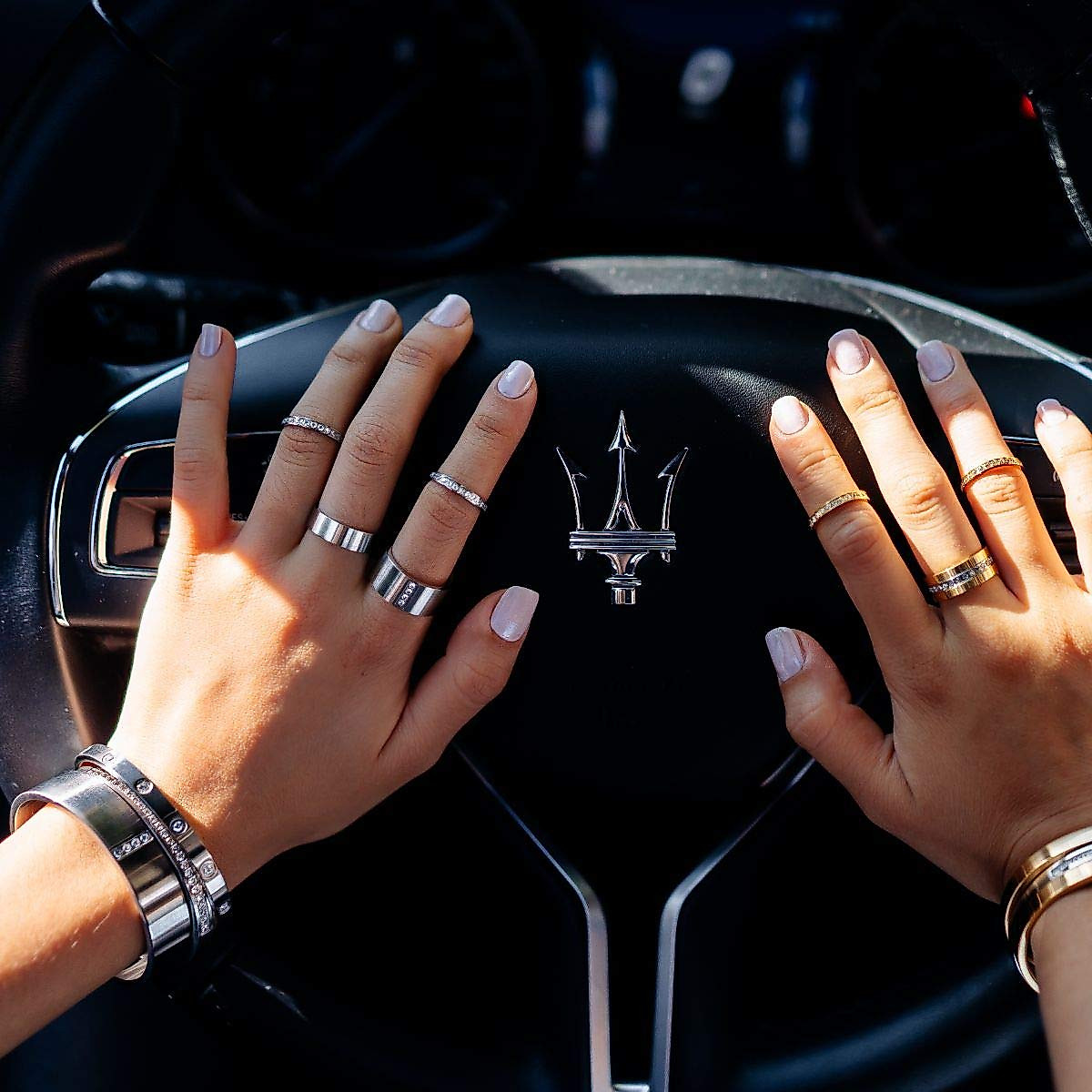 B.Tiff Yellow Gold Plated Stainless Steel Round 8-Stone 8mm Wide Promise Wedding Engagement Band Love Ring Fashion Jewelry for Women Men Unisex, Size 7