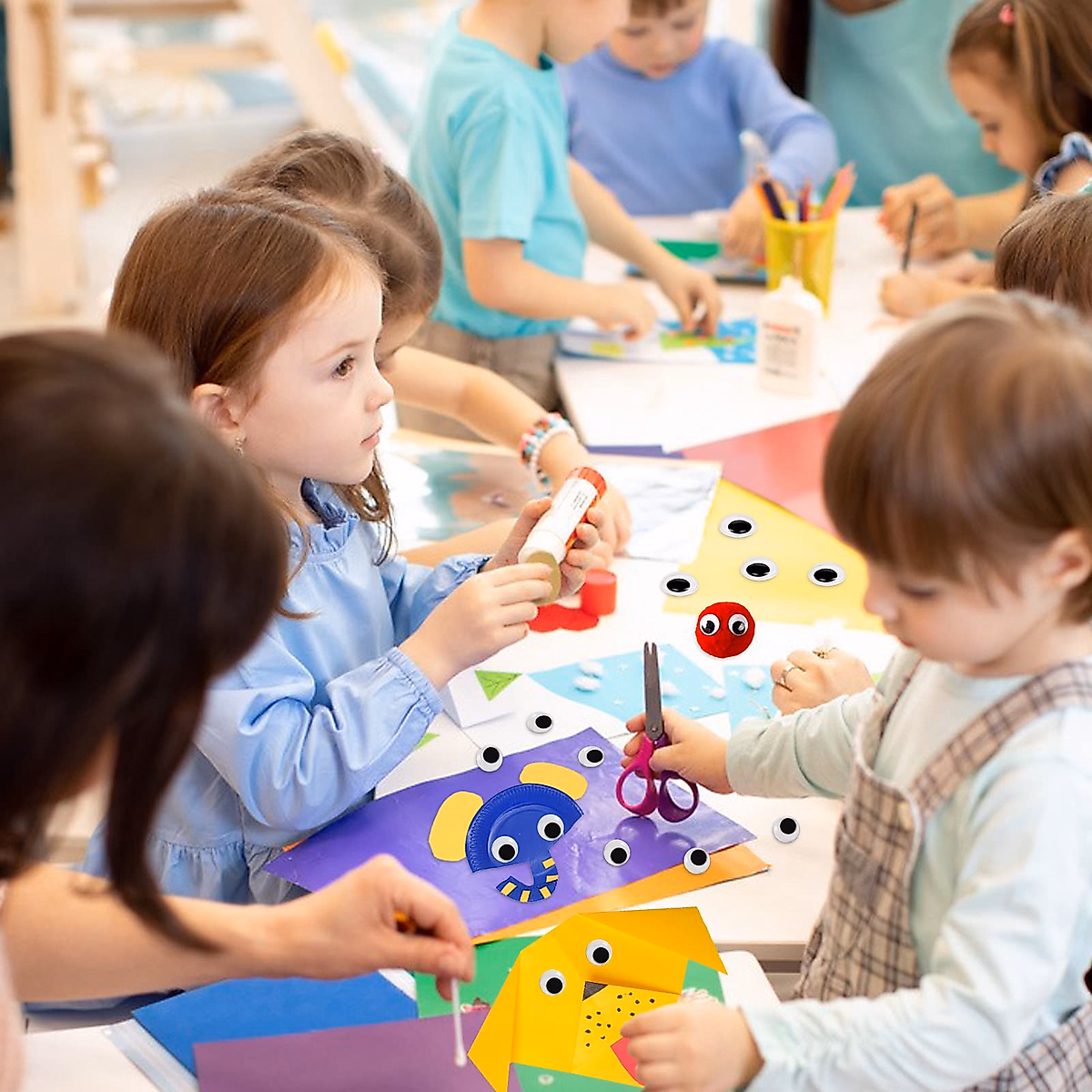 200 pcs Wiggle Eyes, lyfLux 1.2 inch Self Adhesive Black and White Movable Eyes, Used for DIY, Car, Refrigerator, Party Decoration