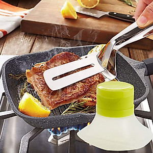 AKOAK 1 Pack Mini Silicone Sauce Extractor Leak Pproof Salad Ketchup Bottle Condiment Container Storage Tool Household Kitchen Vinaigrette Condiment Pot