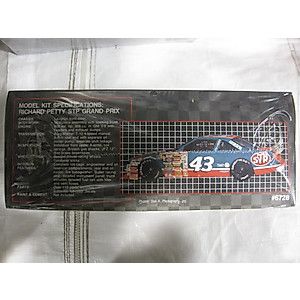 Richard Petty's STP Pontiac Grand Prix Model Car Kit 1990