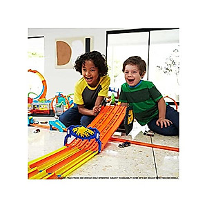 Hot Wheels Massive Loop Mayhem Track Set with Huge 28-Inch Wide Track Loop Slam Launcher, Battery Box & 1 1:64 Scale Car, Designed for Multi-Car Play, Gift for Kids 5 Years & Up