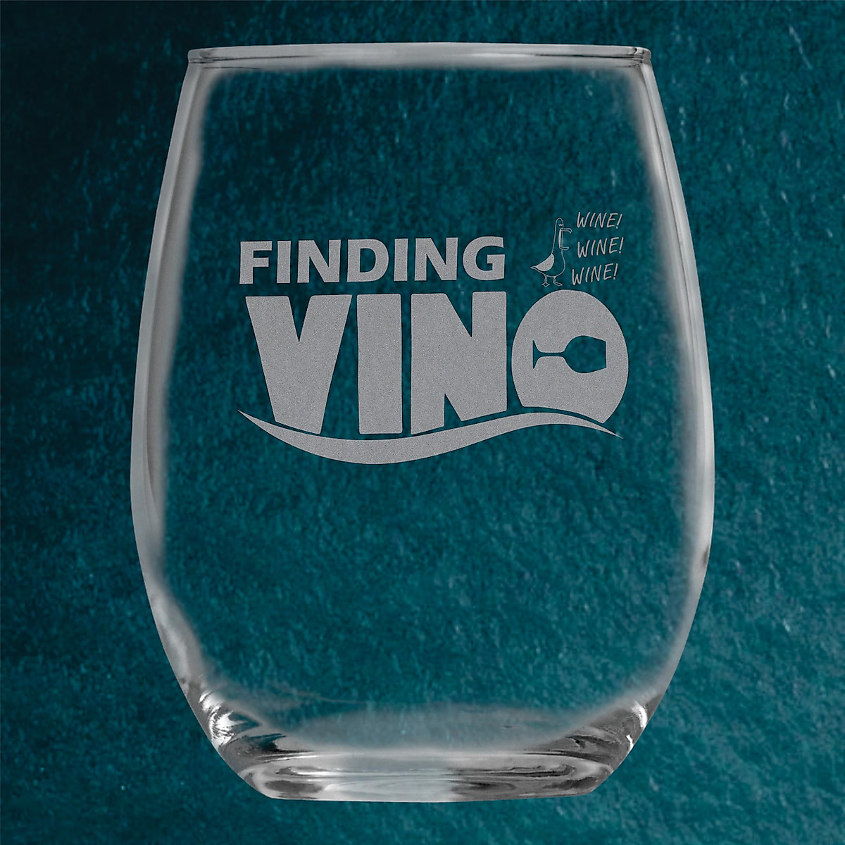 Finding Vino - 15 oz Finding Nemo Fish Wine Glass - Dishwasher Safe -Funny Gag Birthday or Christmas Present - Movie Themed Gifts - Great for long distance Best Friend or Mom - Dory Fan Gift - For Her