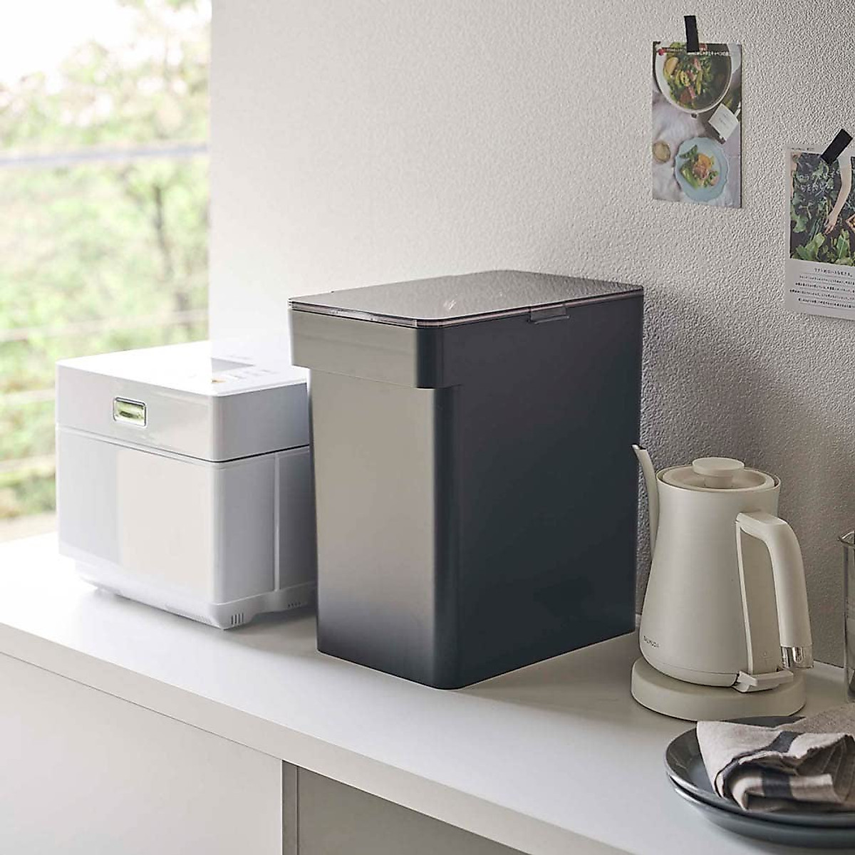 Yamazaki Industries 5424 Airtight Rice Bin, 22.0 lbs (10 kg), Measuring Cup Included, Black, Approx. W 12.0 x D 7.8 x H 12.2 inches (30.7 x 19.7 x 31.2 cm), Tower, Moisture and Oxidation Prevention