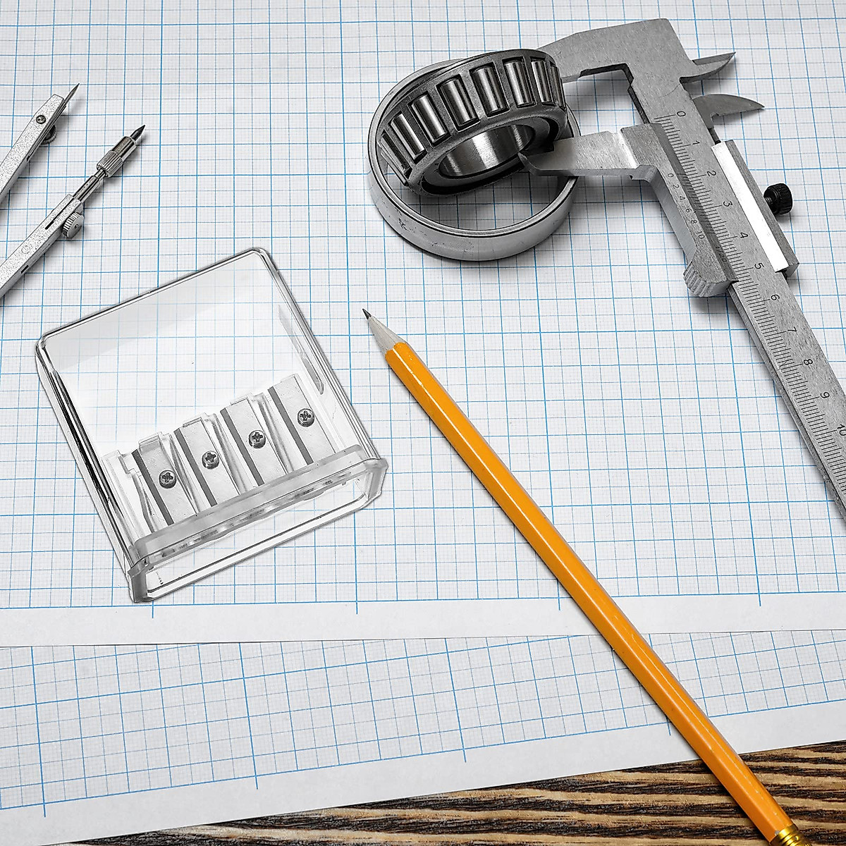 2 Pieces Carpenter Long Point Manual Pencil Sharpener with Plastic Lid 4 Holes Handheld Sharpener for Sketching, Charcoal, Colored Pencils (Transparent)