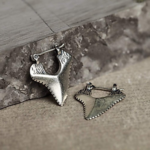 925 Sterling Silver Earrings Women's Vintage Accessories Large Version of Exaggerated Zigzag Shark Teeth Studs Personality Fashion Creative Gift Trend Old Craft