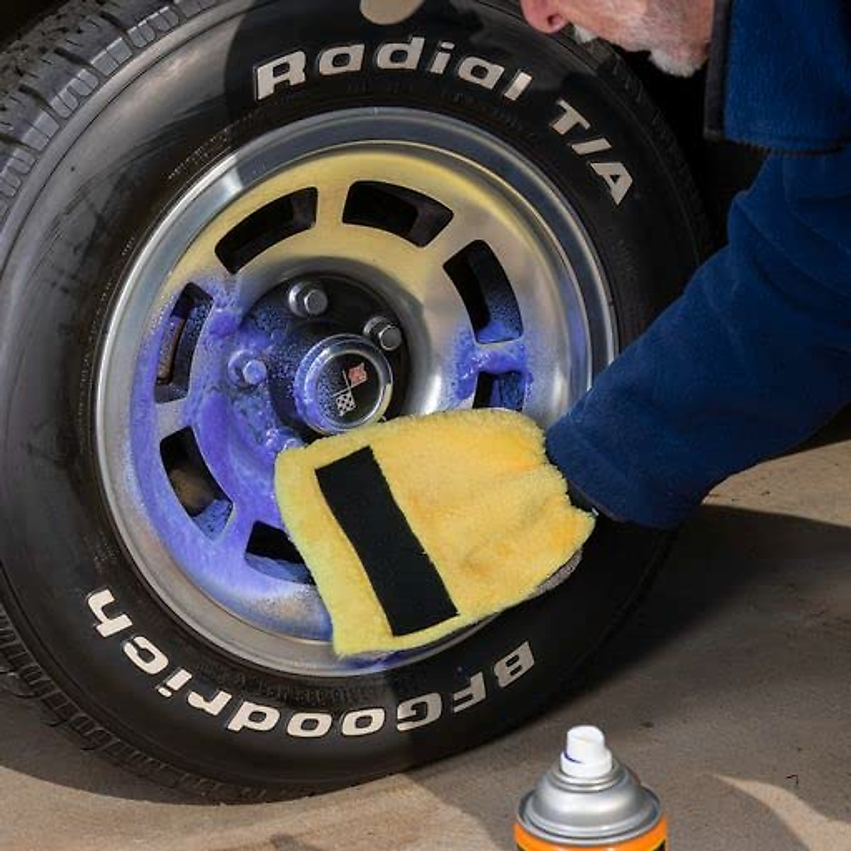 Jokari Extra Large Microfiber Auto Tire Scrubbing Mitt with Detachable Plastic Spray Shield to Protect Wheel Rims for a Perfect DIY Car Cleaning and Detailing Job. One Size Fits All Scrub Glove