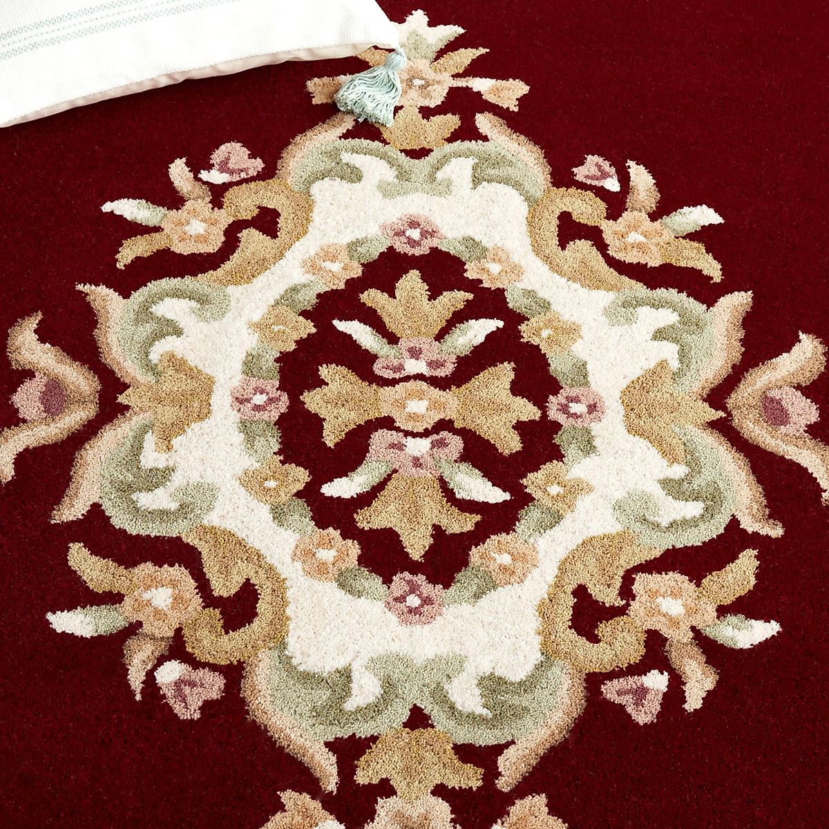 SAFAVIEH Aubusson Collection Area Rug - 3' x 5', Red & Ivory, Handmade Traditional Wool, Ideal for The Living Room, Bedroom, Dining Room (AUB301Q-3)