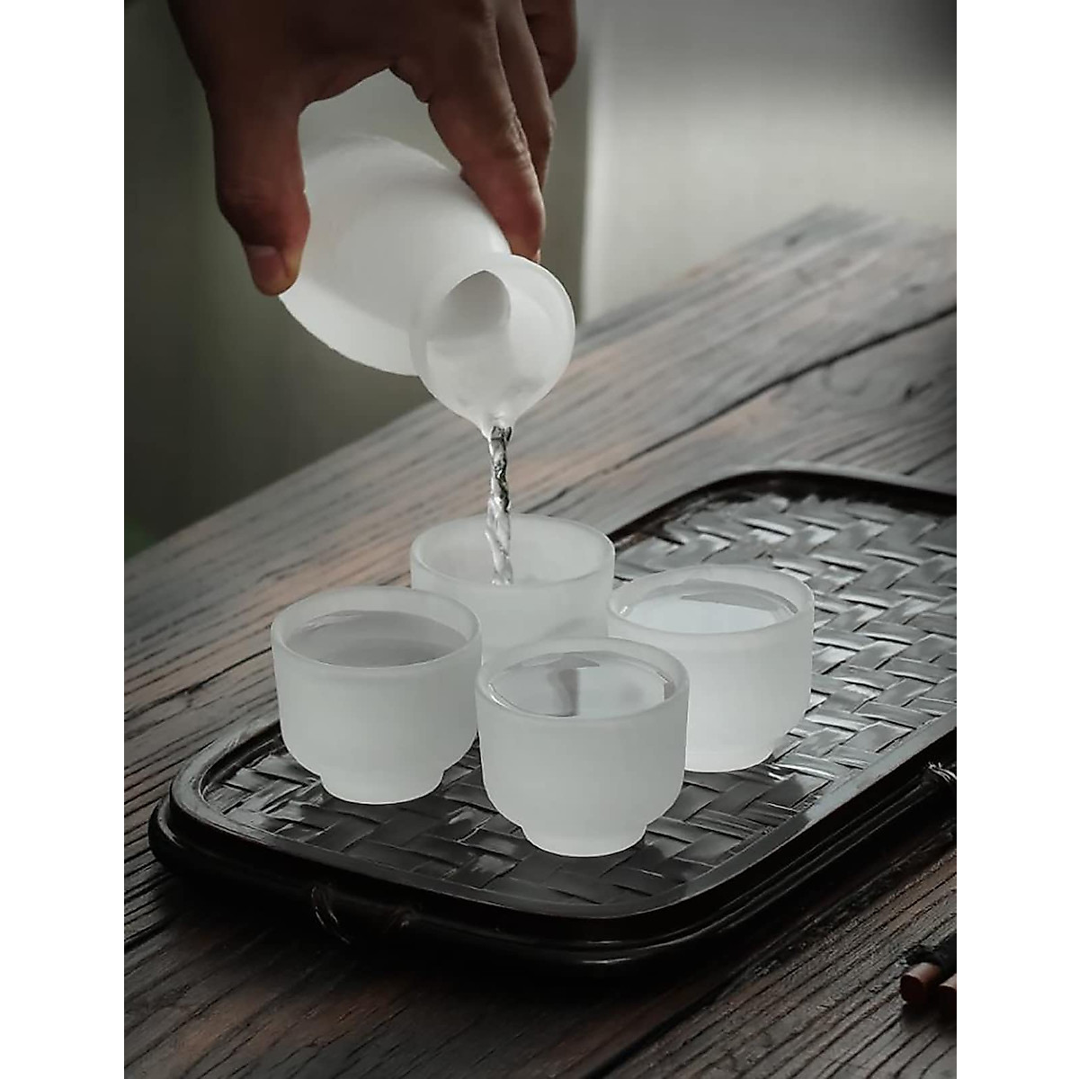 Rxcvkmw 5-Piece Japanese Glass Sake Set, Contains 1 Sake Bottle and 4 Sake Glasses