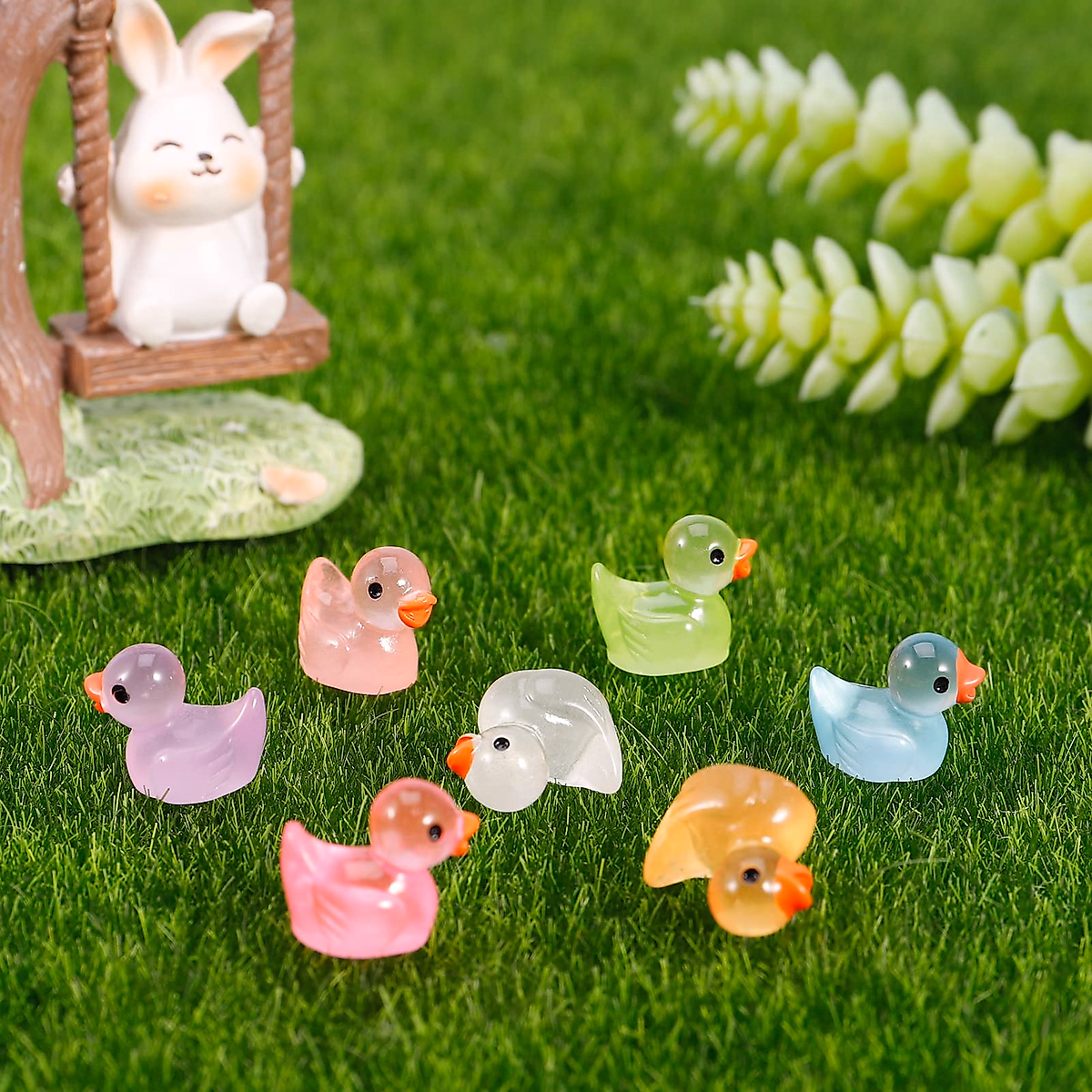 FRIUSATE 100 PCS Tiny Ducks Miniature Resin Duck Glow in The Dark Ducks Mini Figures Micro Landscape Aquarium Dollhouse Ornament Potted Plants DIY Decoration for Prank Party Favor, Ducks Luminous