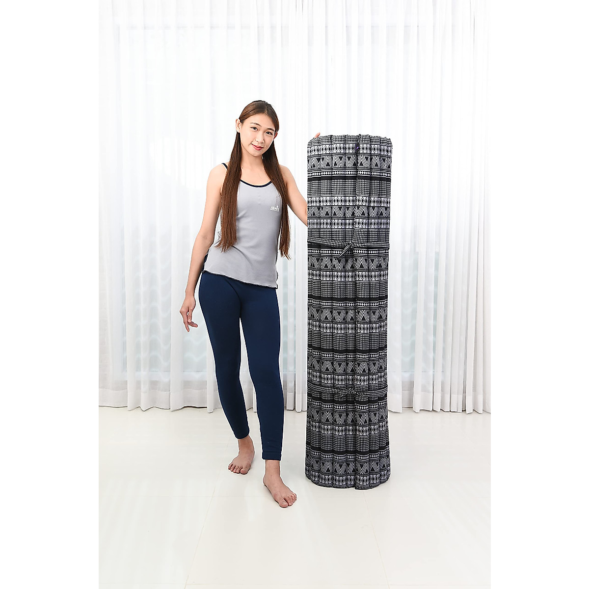 Leewadee - Foldable Floor Mattress - Japanese Roll Up Futon -Trifold Tatami Mat- Guest Floor Bed - Camping Mattress - Thai Massage Mat, Kapok Filled, 75 x 57 inches, Black White