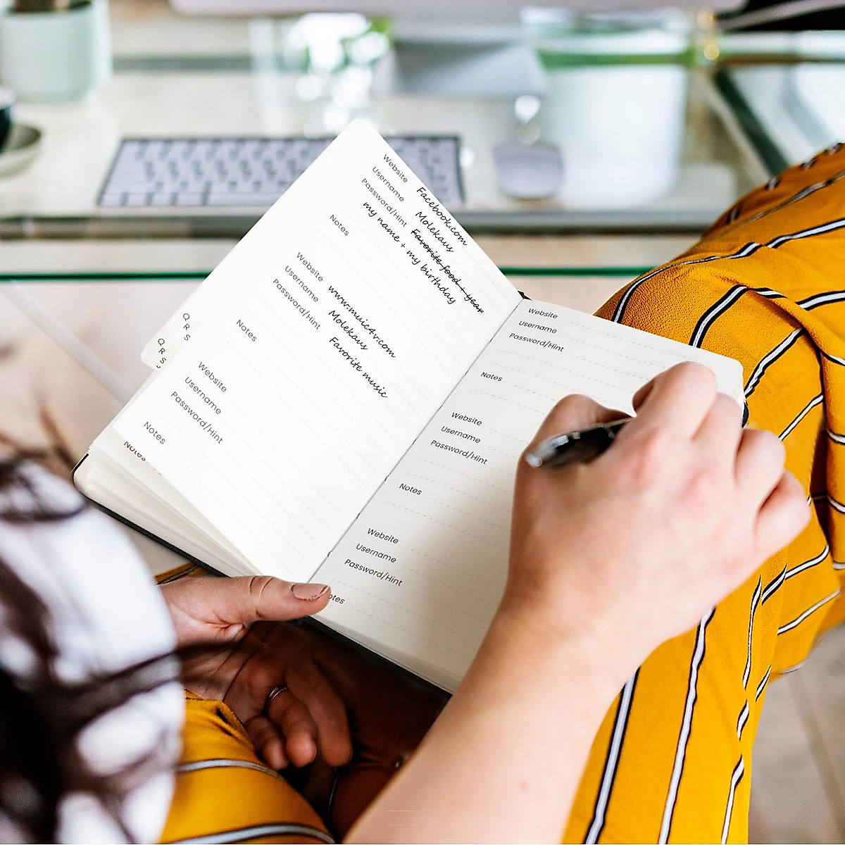 molekaus Password Book with Alphabetical Tabs Small Password Keeper with Extra Password Space to Change Password. Password Notebook for Home or Office for Internet Log In, 6.1*3.7in black small