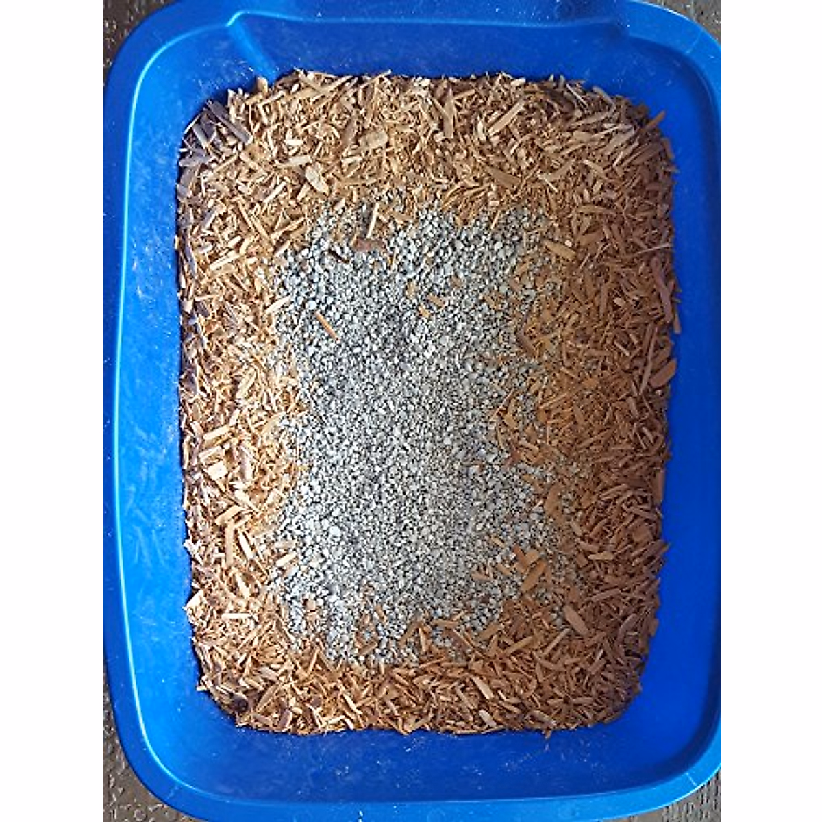 100% Natural Cedar Chips | Mulch | Great for Outdoors or Indoor Potted Plants | Dog Bedding | Pleasant Earthy Smell (4 Quart)