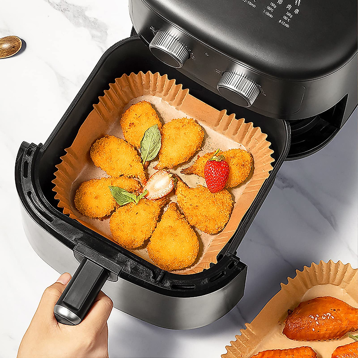 GUEICN 100Pcs Air Fryer Paper 7.9inch Baking Disposable Liner Anti Stick Air Fryer Parchment Paper Food Grade Baking Paper for Roasting Oven (Square)