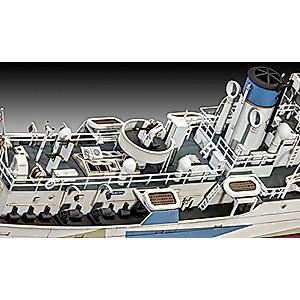 Revell 05132 43.9 cm HMCS Snowberry Model Kit