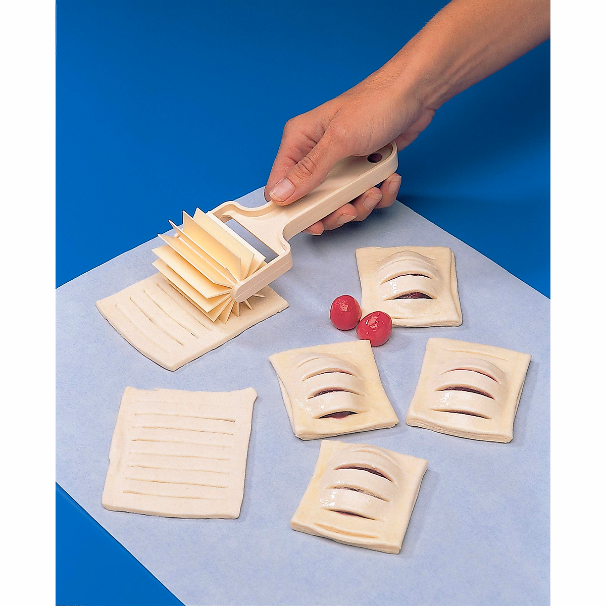 Thermohauser 30002.34073 Bear Claw Cutter - Cuts 2-3/8 Inch Lines