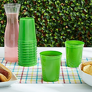 BLUE PANDA 24-Pack 16-Ounce Green Plastic Stadium Cups, Bulk Reusable Tumblers for All Occasions and Celebrations