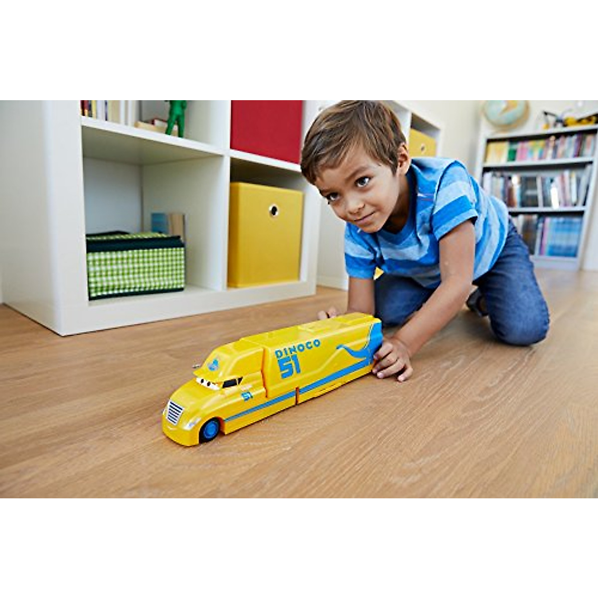 Disney Pixar Cars Cruz Ramirez's Hauler Playset