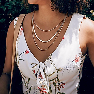 Léwind Gold/Silver Layered Necklaces for Women, Dainty 18K Gold Plated Choker Necklaces for Women Trendy Layering Herringbone Box Snake Paperclip Chain Fashion Jewelry Set