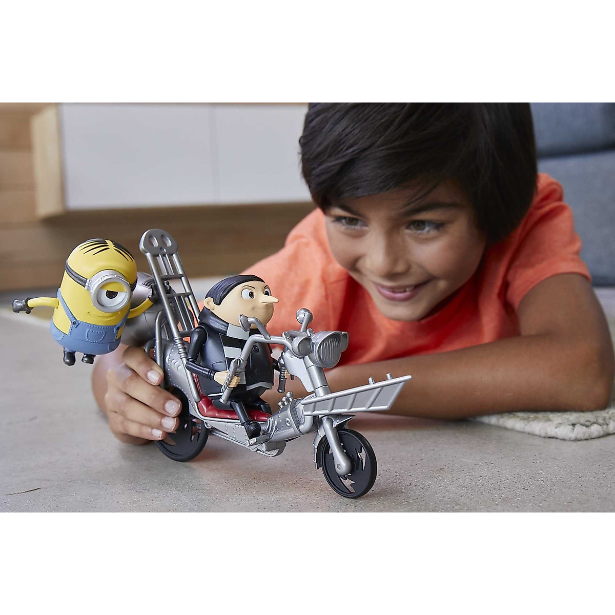Minions: The Rise of Gru Movie Moments Pedal Power Gru Approx 4-in/10-cm Action Figure Interactive Toy with Articulation & Movie Scene Accessories, Great Gift for 4 Years & Older Minion Fans