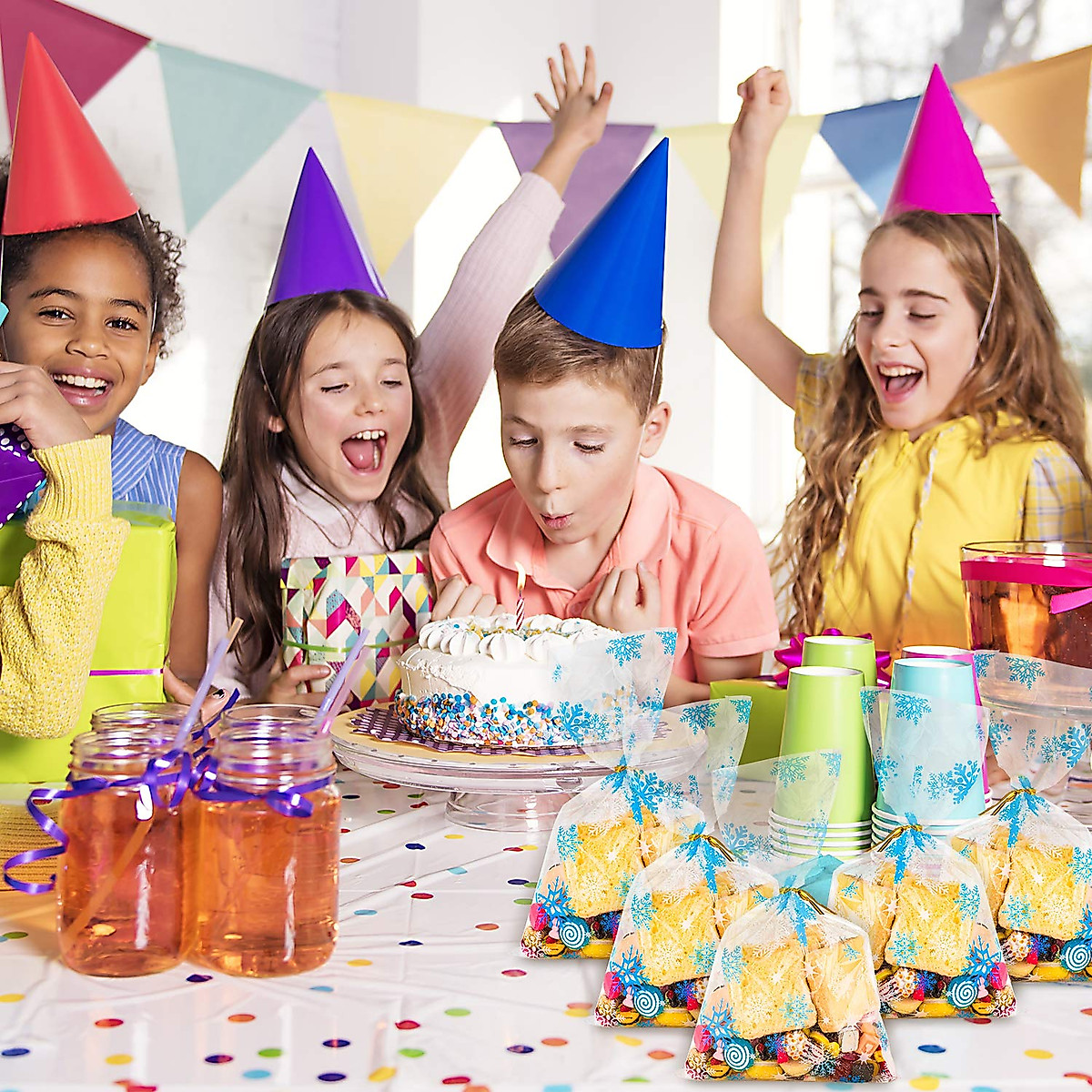 Whaline 100 Pcs Christmas Cellophane Bags with 100 Gold Twist Ties, Xmas Clear Candy Cookie Treat Bags for Christmas Party Supplies (Snowflake)