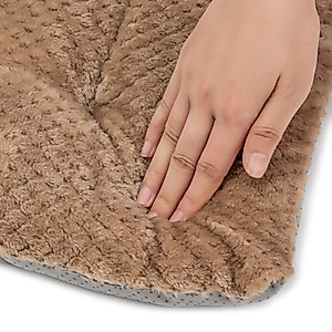 WONDER MIRACLE Fuzzy Deluxe Pet Beds, Super Plush Dog or Cat Beds Ideal for Dog Crates, Machine Wash & Dryer Friendly (15" x 23", S-Mocha)