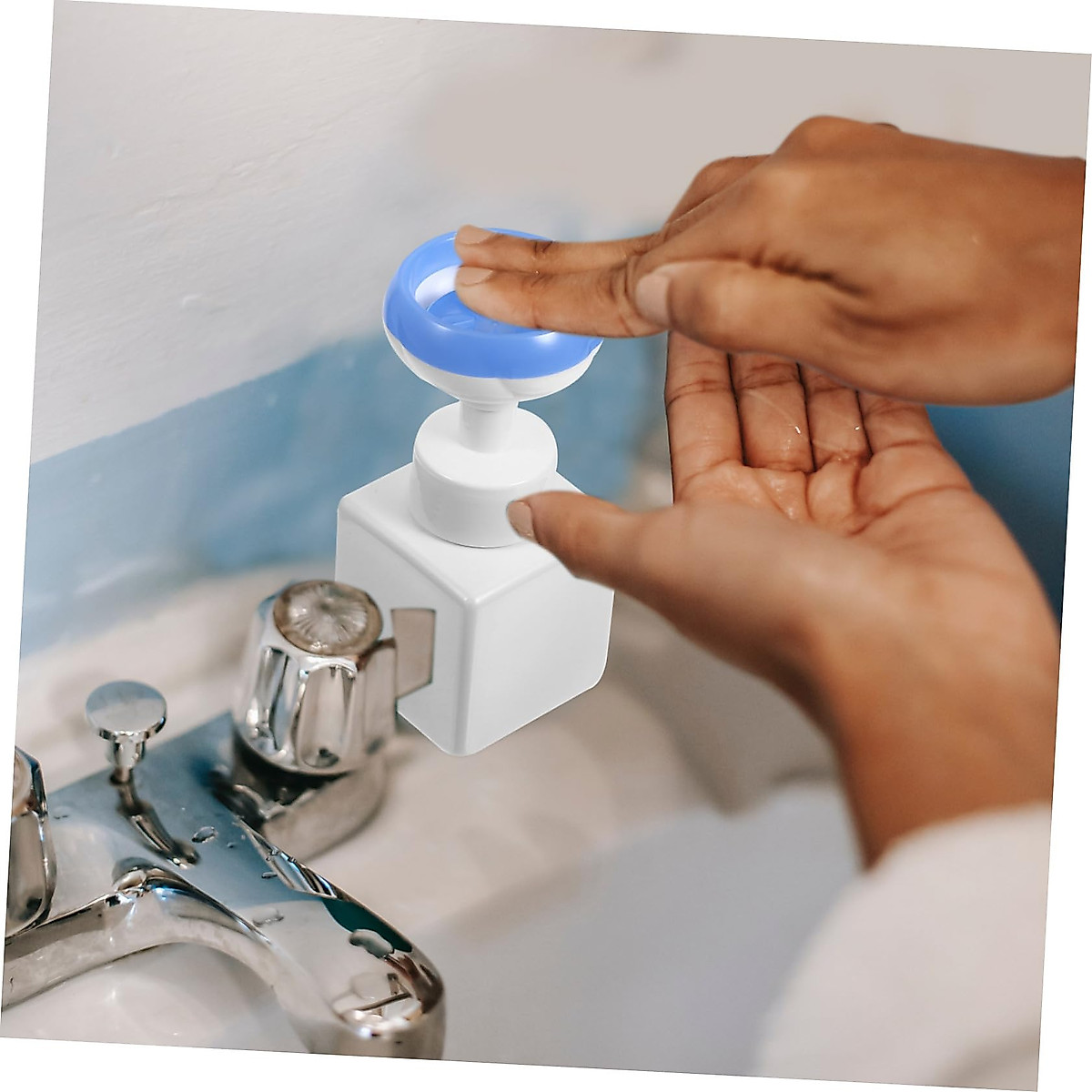 FRCOLOR Soap Pump Bottle Foaming Soap Dispenser 250ml Shampoo Refillable Bottle for Essential Oils Lotions Liquid Conditioner Blue