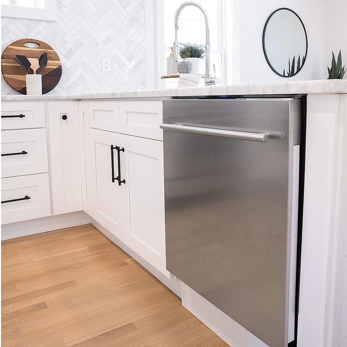 ZLINE 24 in. Fingerprint Resistant Top Control Dishwasher with Stainless Steel Tub and Modern Style Handle, 52dBa