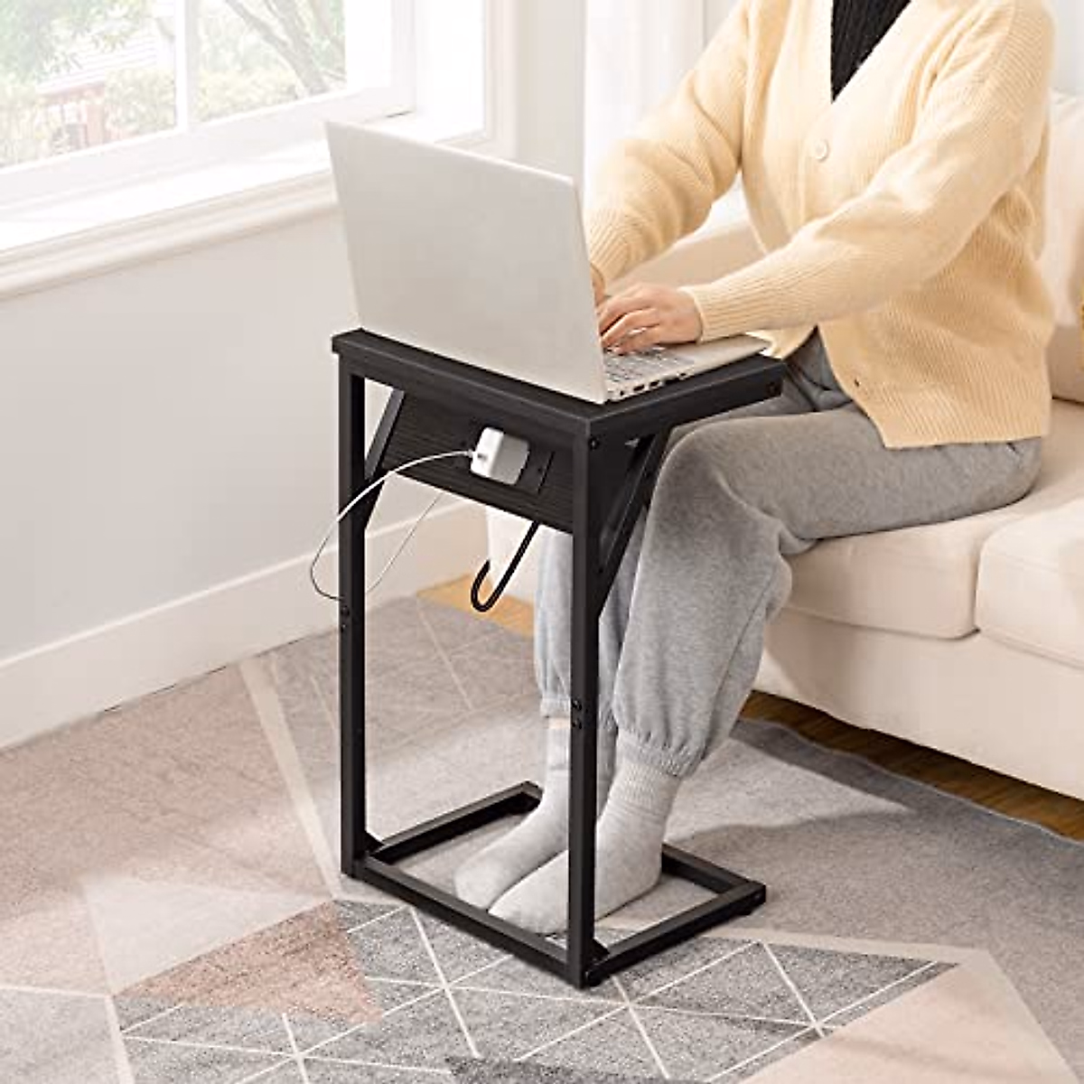 HOOBRO C Shaped End Table with Charging Station, Narrow Sofa Couch Side Table for Small Space, Industrial Bedside Table with Metal Frame for Living Room, Bedroom, Dorm, Black BB06USF01