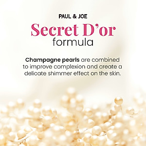 Paul & Joe Moisturizing Foundation Primer, Lightweight Makeup Primer, Sheer and illuminating Foundation Makeup, Face Makeup Base for Fair Complexions & Pink Undertones, Primer S 01 Peach, 1 fl oz