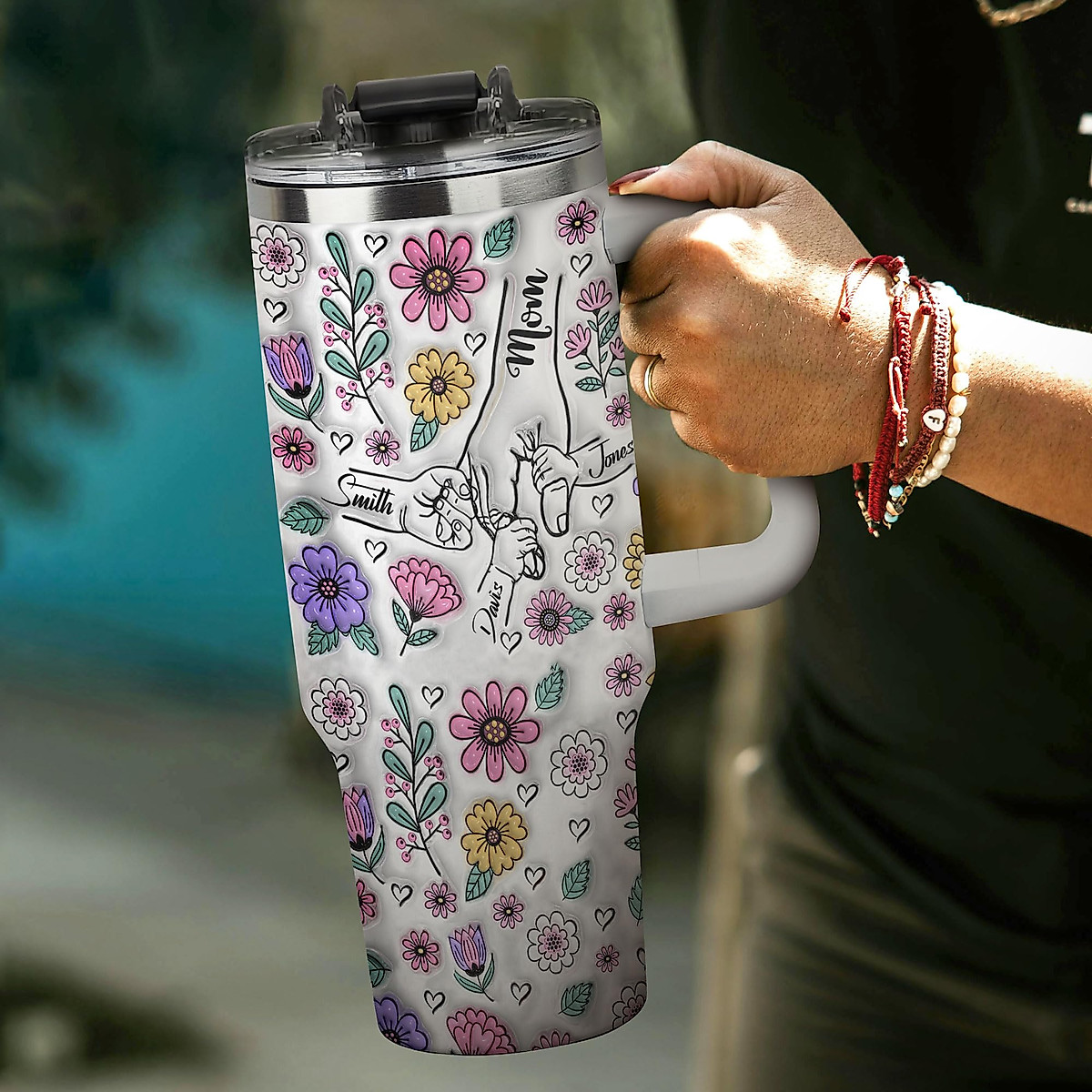Personalized Mom Gifts for Mothers Day Birthday, Custom Hoiding Mom's Hand 40oz Tumbler with Name, Customized Mother's Day Gifts for Mom from Daughter Son Kid, Grandma Present, Travel Coffee Mug Cup