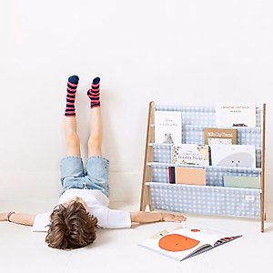 3 Sprouts Recycled Fabric Kids Bookshelf – 4-Tier Sling Book Rack Storage - Kids Room Book Shelves, Nursery, Playroom, Classroom - Bookcase Display Shelf for Toddler, Children Age 3+ - Gingham Blue