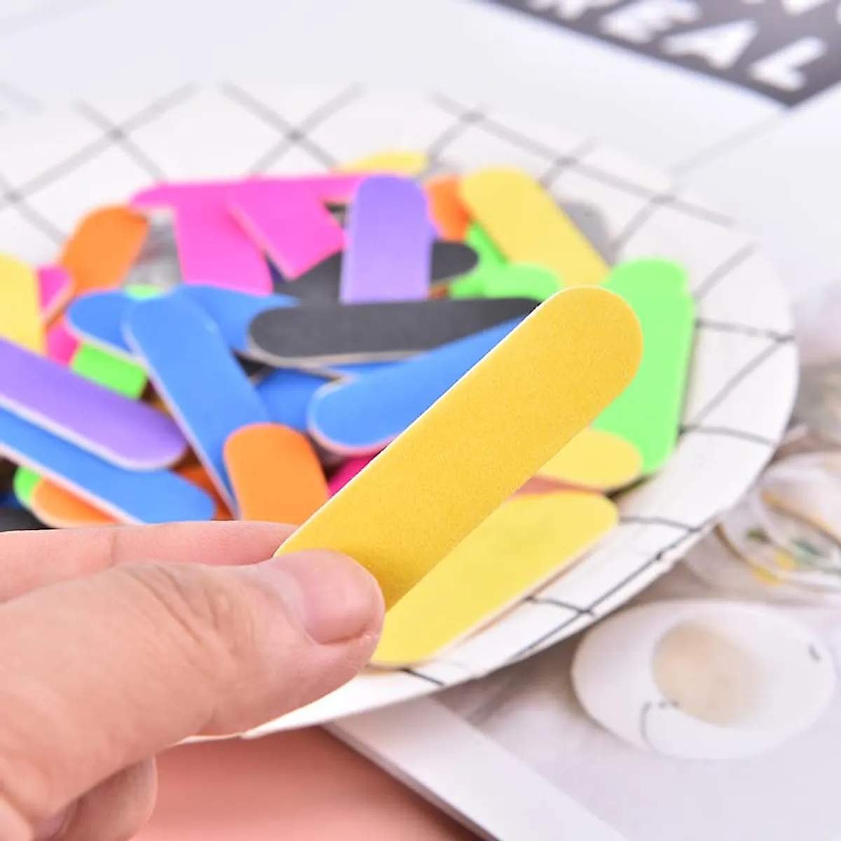 XIDAJIE 100pcs Colorful Mini Nail Files Bulk, Disposable Double Sided Emery Boards Nail Art Tool Manicure Pedicure Tools for Home Salon Use
